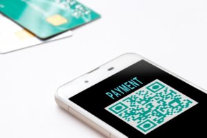 AirPAY QRとは？導入で5つのQRコード決済が可能に！メリットやデメリットも解説！ | マネーリッチ＋